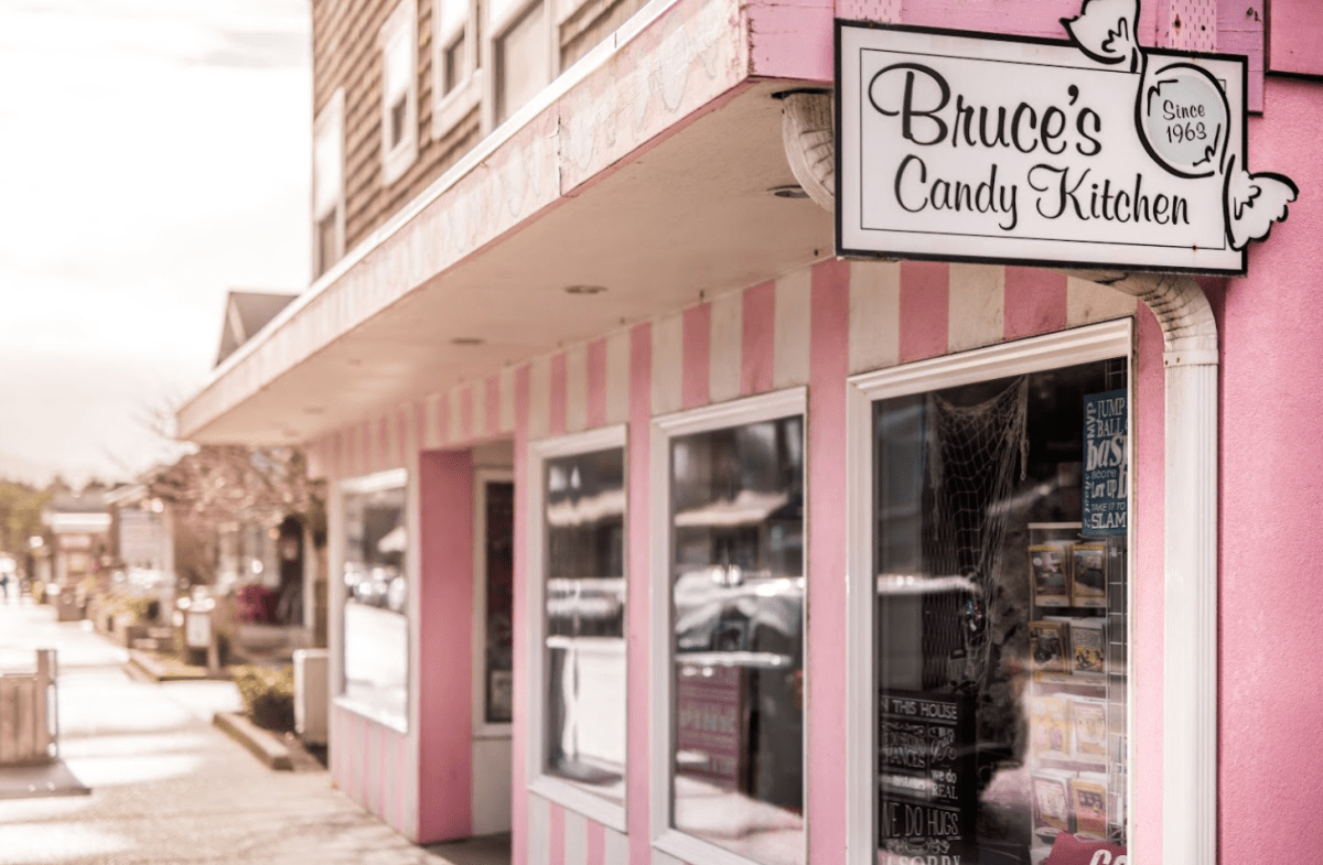 This Candy Store in Cannon Beach, Oregon Is Like A Fairytale