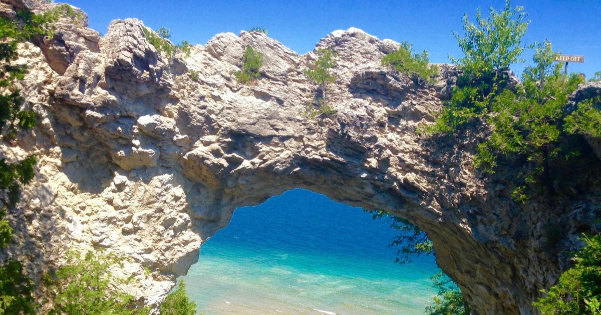 You Can Practically Walk On This Geological Formation 146-Feet Above ...
