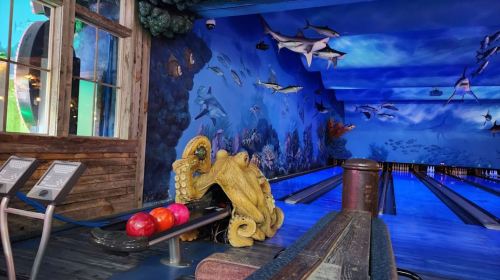 Underwater-Themed Bowling Alley: Uncle Buck’s, Round Rock, TX