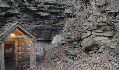 Eagle Cave Is A Fun Wisconsin Cave Tour