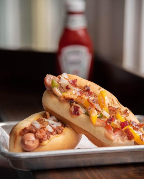 Wally's Wieners: Popular Hot Dog Shop In Newport, Rhode Island