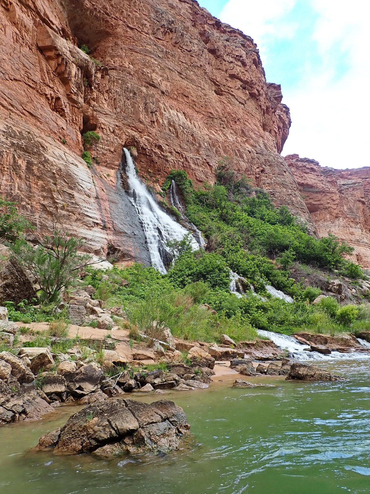 Hidden Waterfalls In Arizona Grand Canyon: Vasey's Paradise