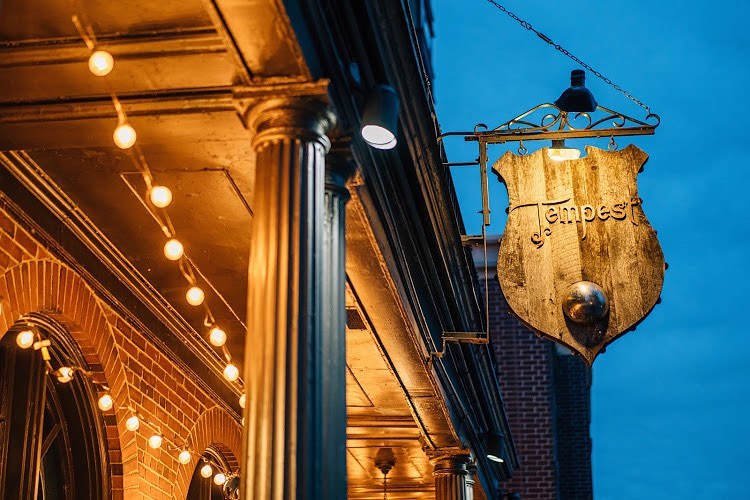 Enjoy The Freshest Oysters At This One-Of-A-Kind Seafood Restaurant In ...