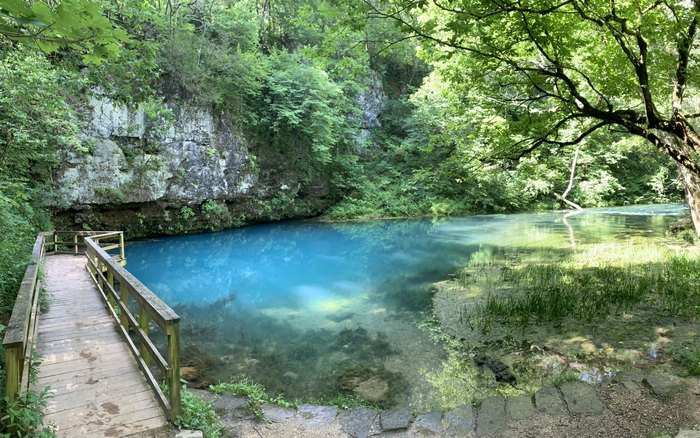 Blue Water In Missouri: Blue Spring Is Absolutely Jaw-Dropping