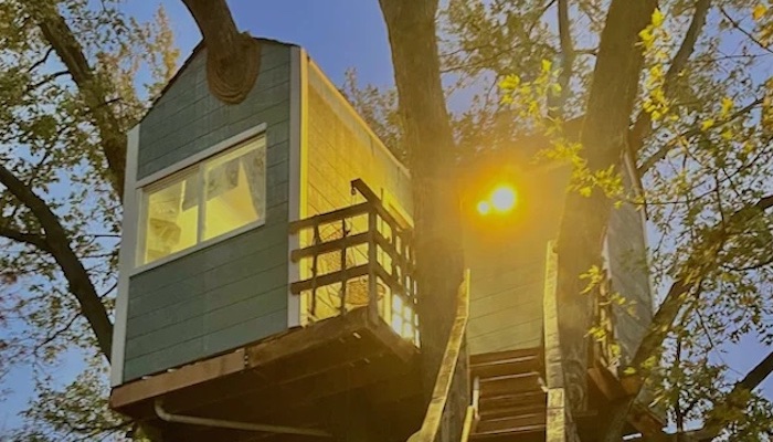 This Treehouse VRBO In Iowa Is The Perfect Des Moines Retreat