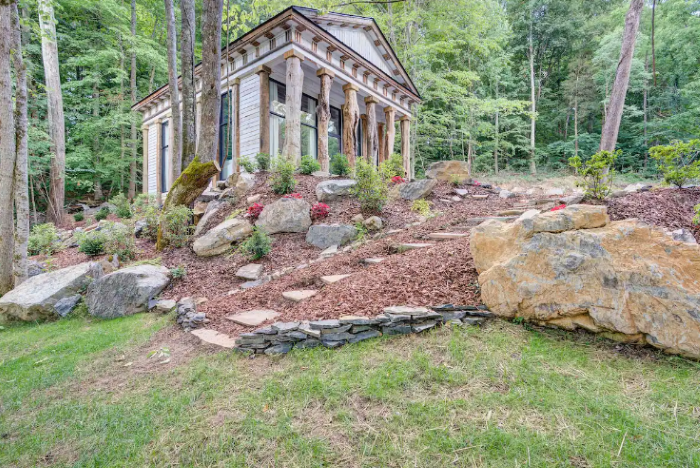 This Greek Cottage In The Forest In Tennessee Is One Of The Coolest ...