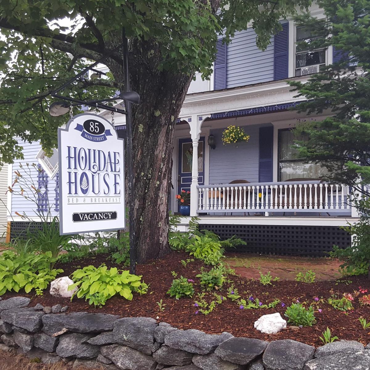 Holidae House Bed and Breakfast Is A Victorian-lover's Dream