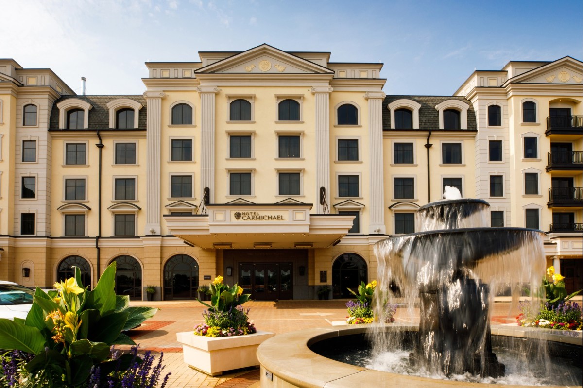 The Luxurious Boutique Hotel In Indiana That'll Relax Your Soul