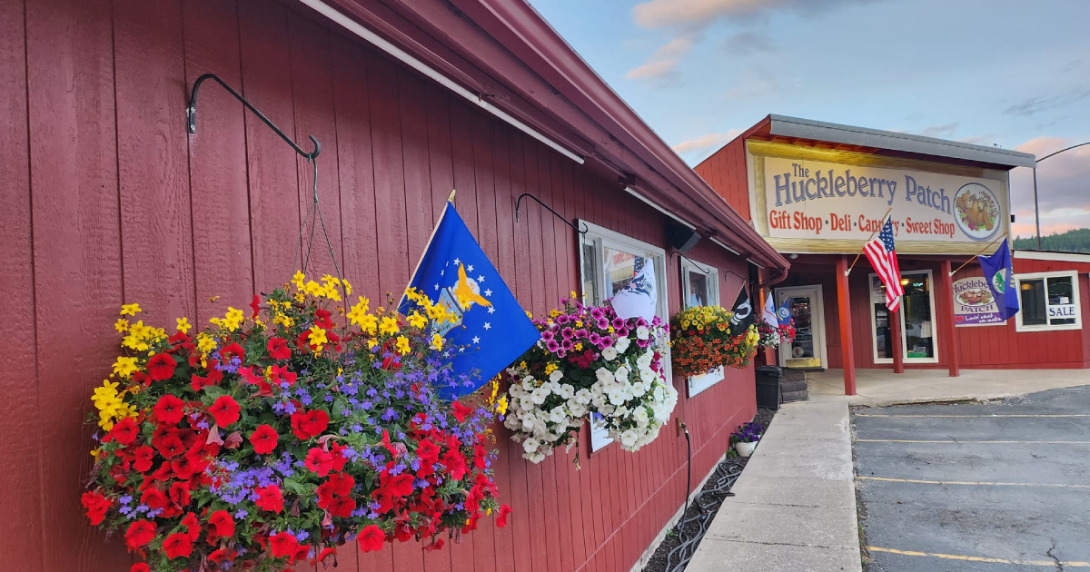 The Huckleberry Patch In Montana Has A Huckleberry Pie Known Around The ...
