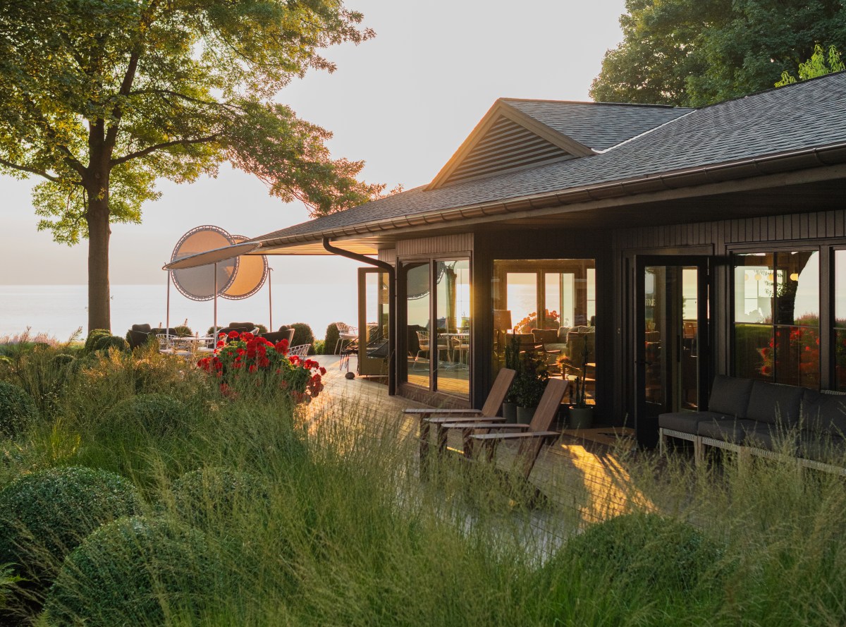 Lake Shore Resort: A Beachfront Resort In Saugatuck Michigan
