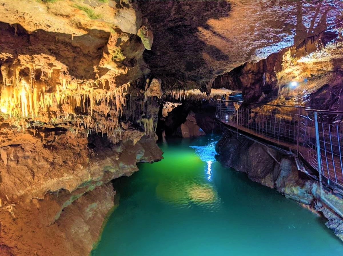 Caves And Caverns In Arkansas