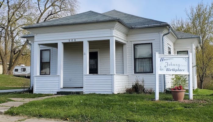 One Of The Biggest Names In TV Grew Up In One Of The Smallest Towns In Iowa