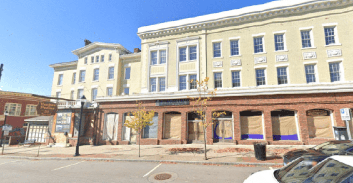 Yankee Pedlar Inn: One of the Most Haunted Places In Connecticut