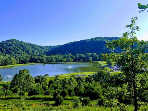 Beautiful Municipal Park In West Virginia: Barboursville City Park