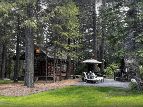 Book A Romantic Stay At This VRBO For Rent In Cocolalla, Idaho