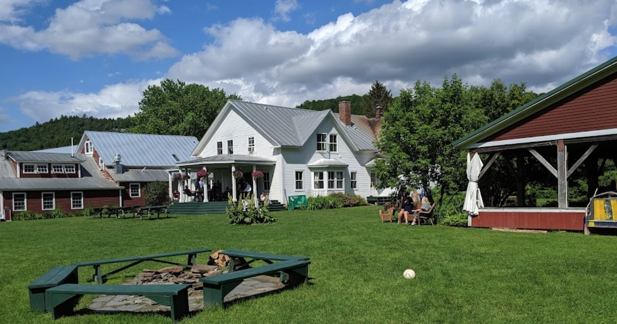 There’s A Bed & Breakfast Hidden Within A Historic Farmhouse In Vermont ...
