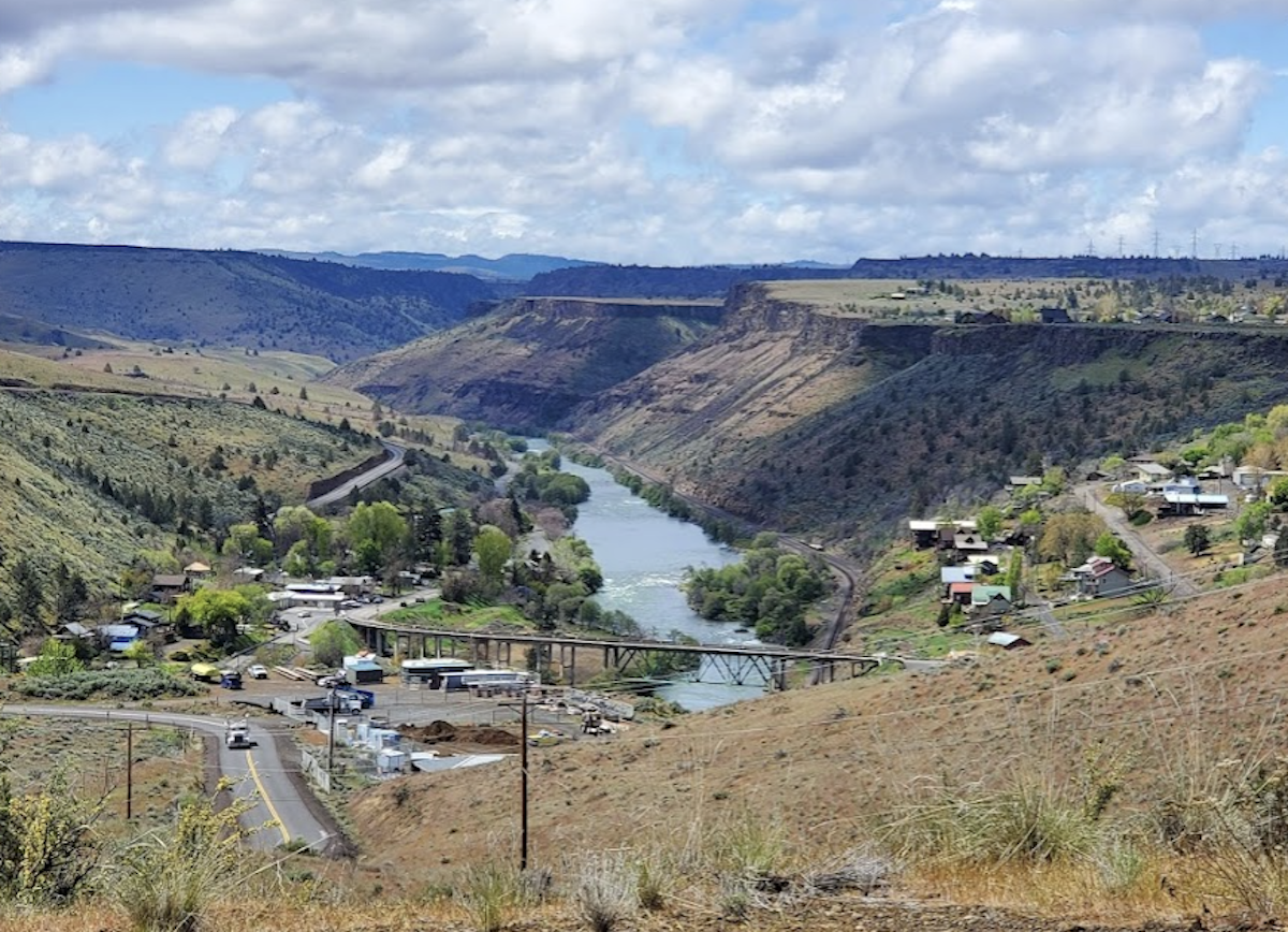 The Friendly Small Town In Oregon That's Perfect For A Day Trip