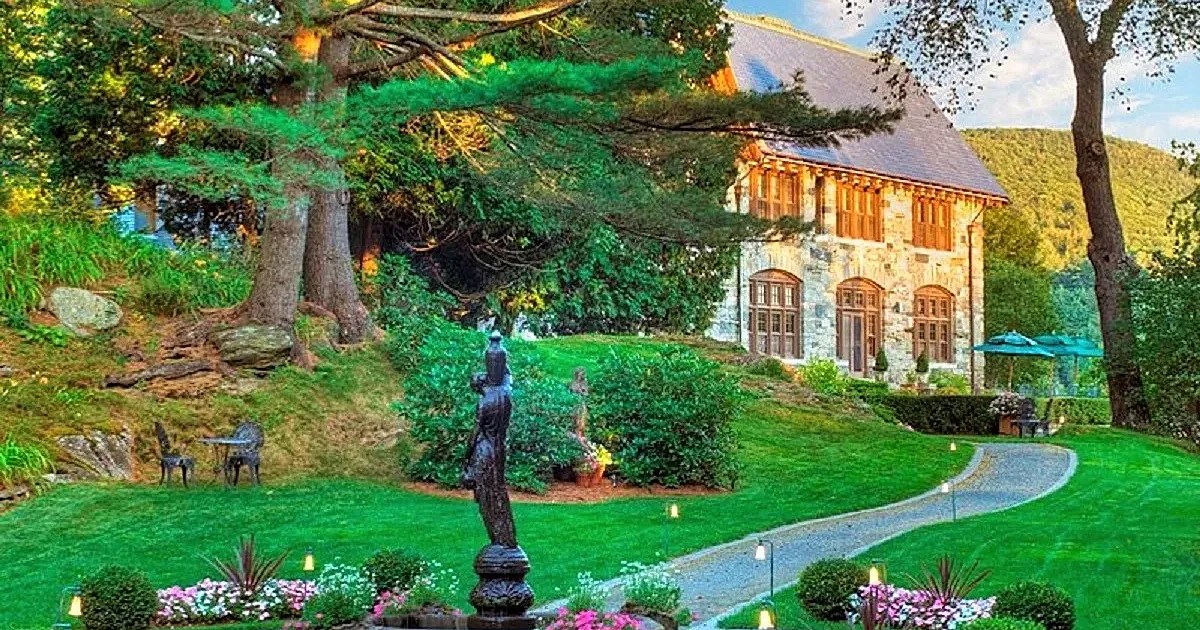 Best Hotels In Vermont: 12 Amazing Places To Stay For A Getaway