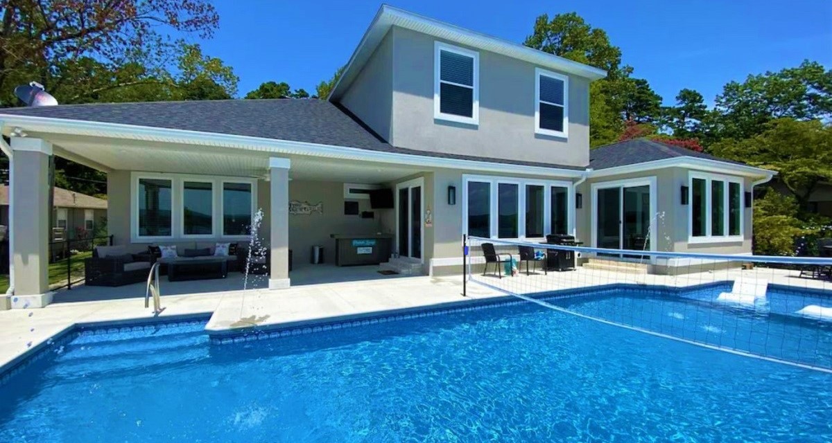 Escape To This Luxury Waterfront VRBO In Hot Springs Arkansas