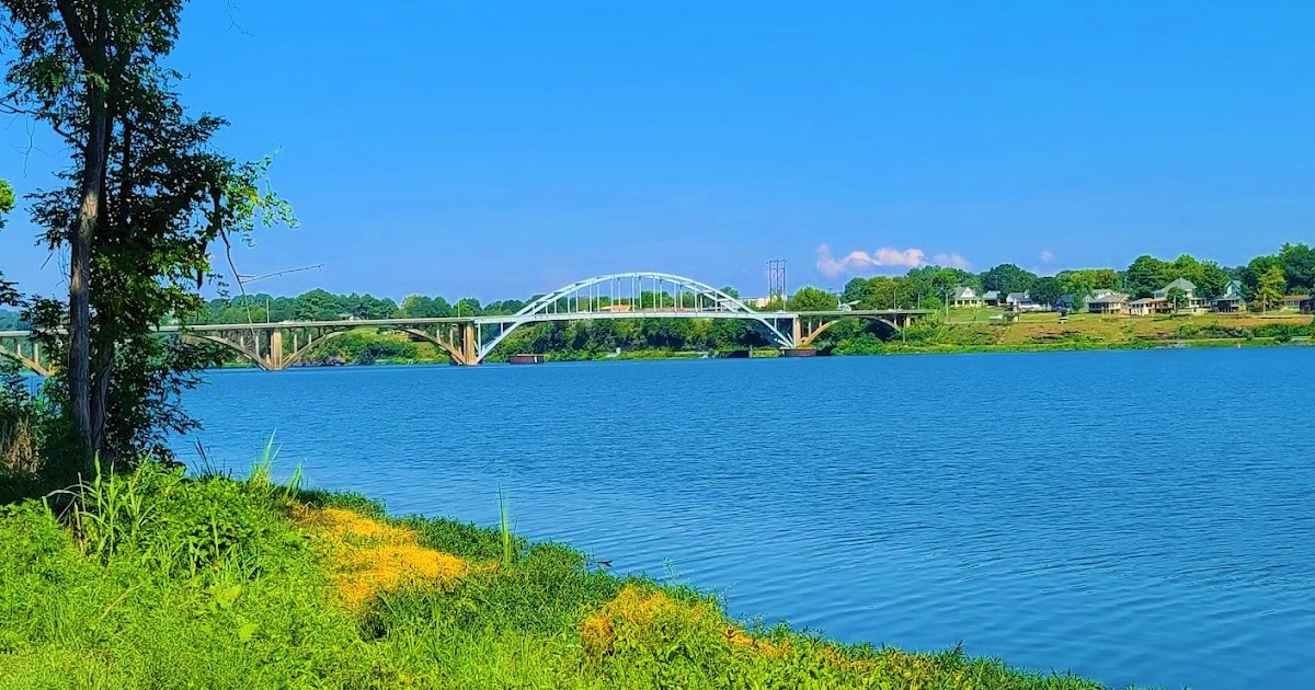 Weekend Getaway In AZ: Quaint Town Of Ozark, Arkansas