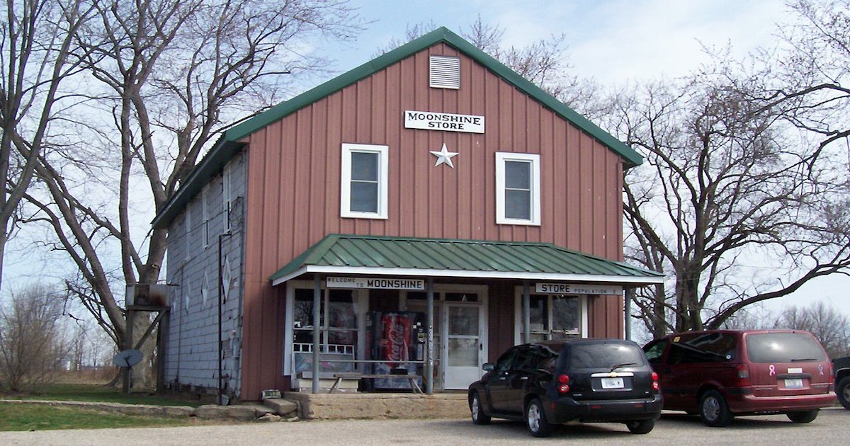 The Moonshine Store Serves Some Of The Best Burgers In Illinois