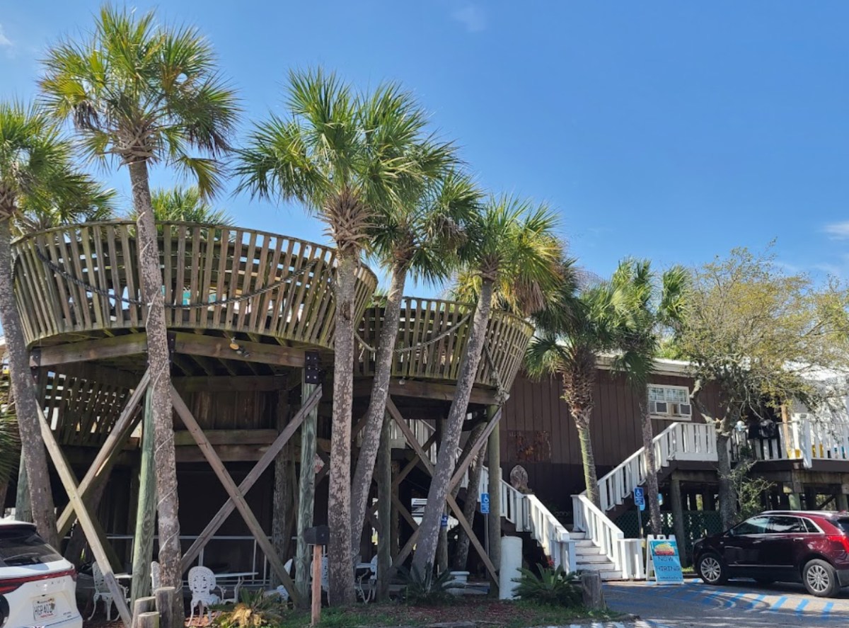 Treehouse Restaurant In Alabama: Islanders Restaurant & Bar