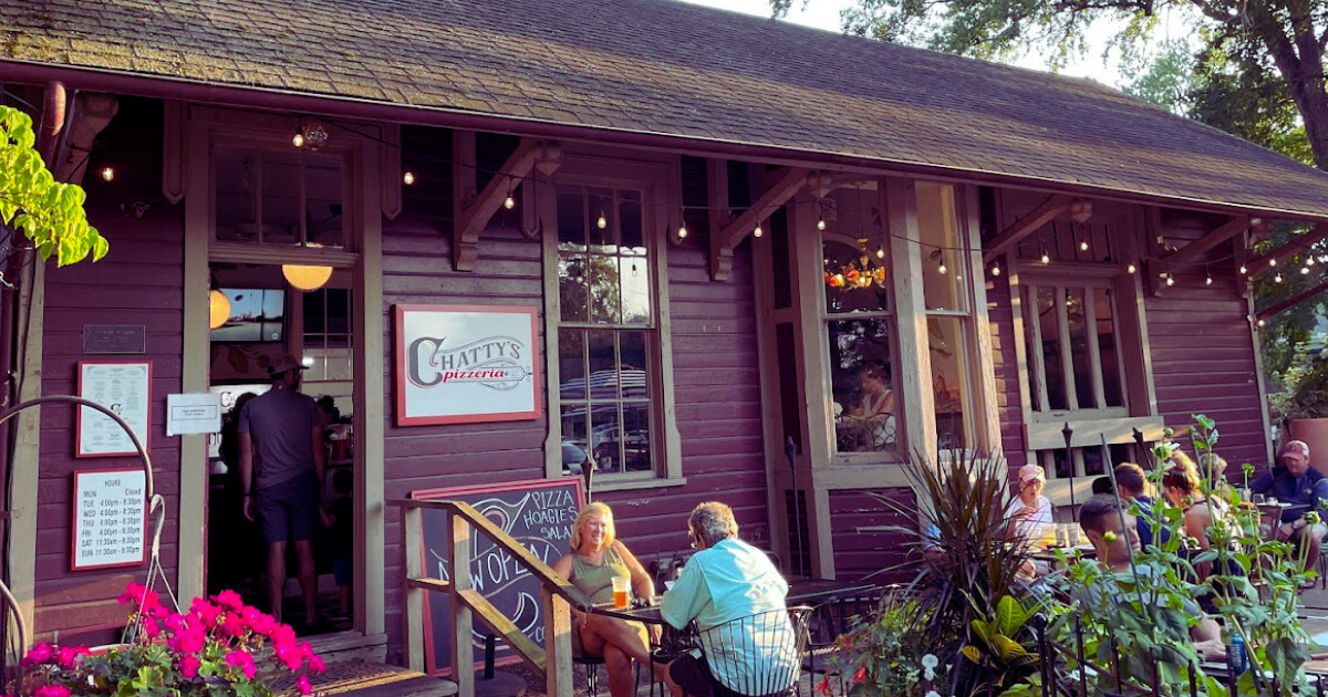 Chatty's Pizzeria: Brand New Bay Village Pizza Shop