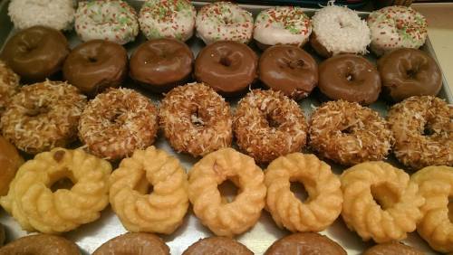 Pao's Donuts & Coffee Shop: The Best Maple Bars In Washington