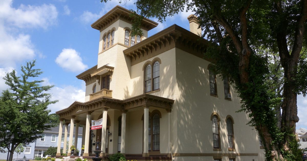 The Historic Bed And Breakfast In Indiana You Need To Experience