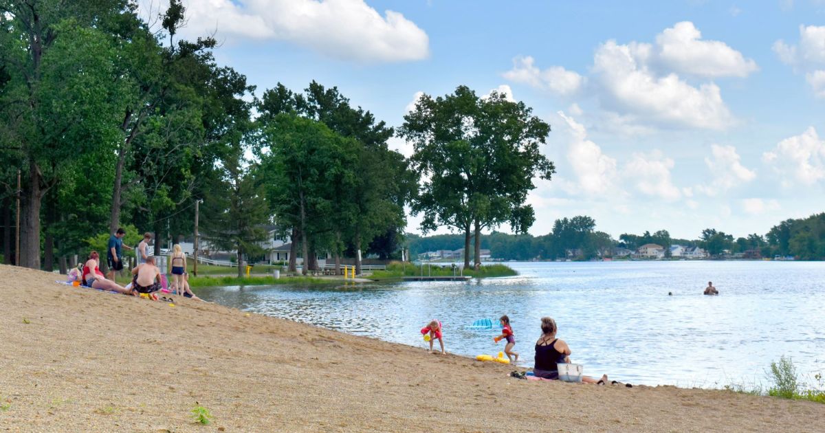 Waubee Lake Is An Underrated, Sparkling Lake In Indiana