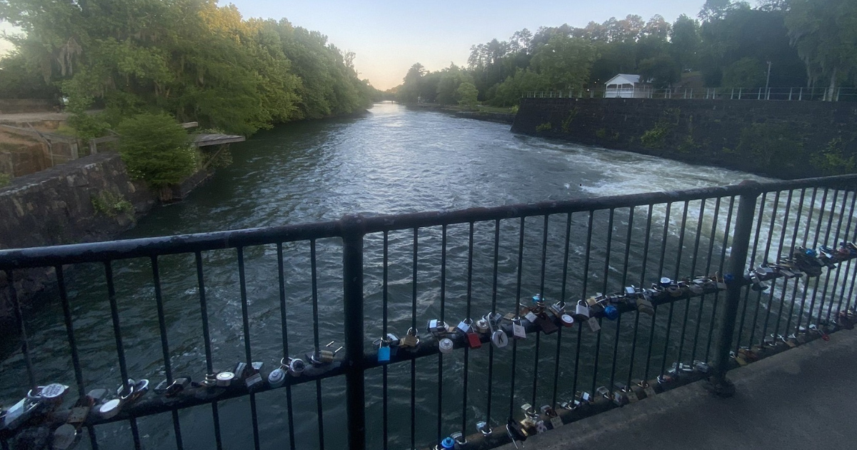 The Story Behind The Paris Love Locks Tradition That Made Its Way To ...