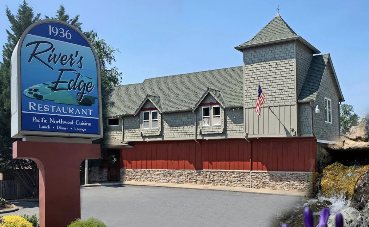 Have A Meal And A View At River's Edge Restaurant In Grants Pass