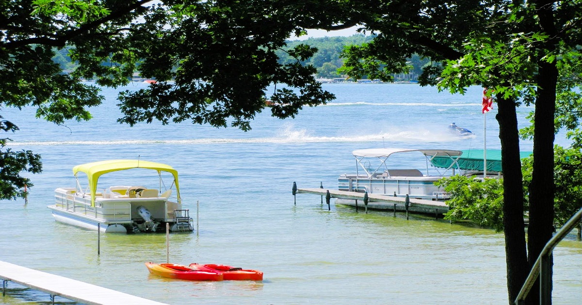 The Clearest Lake In Indiana Is Almost Too Beautiful To Be Real