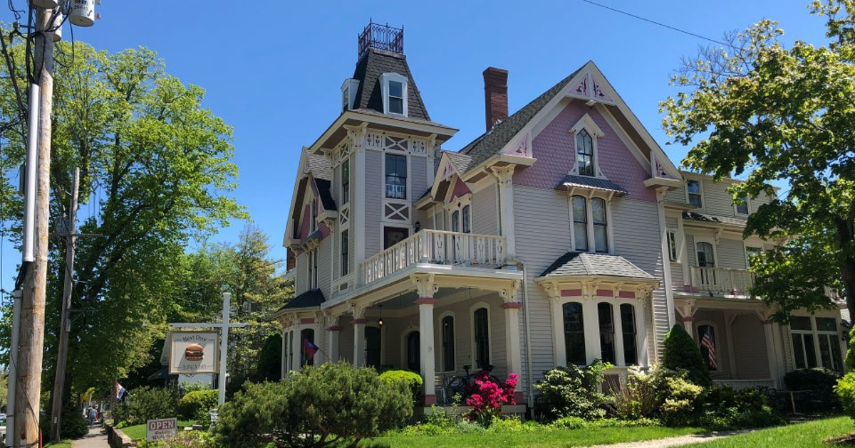 Next Door Burger Bar: Unique Burgers In Sandwich, MA