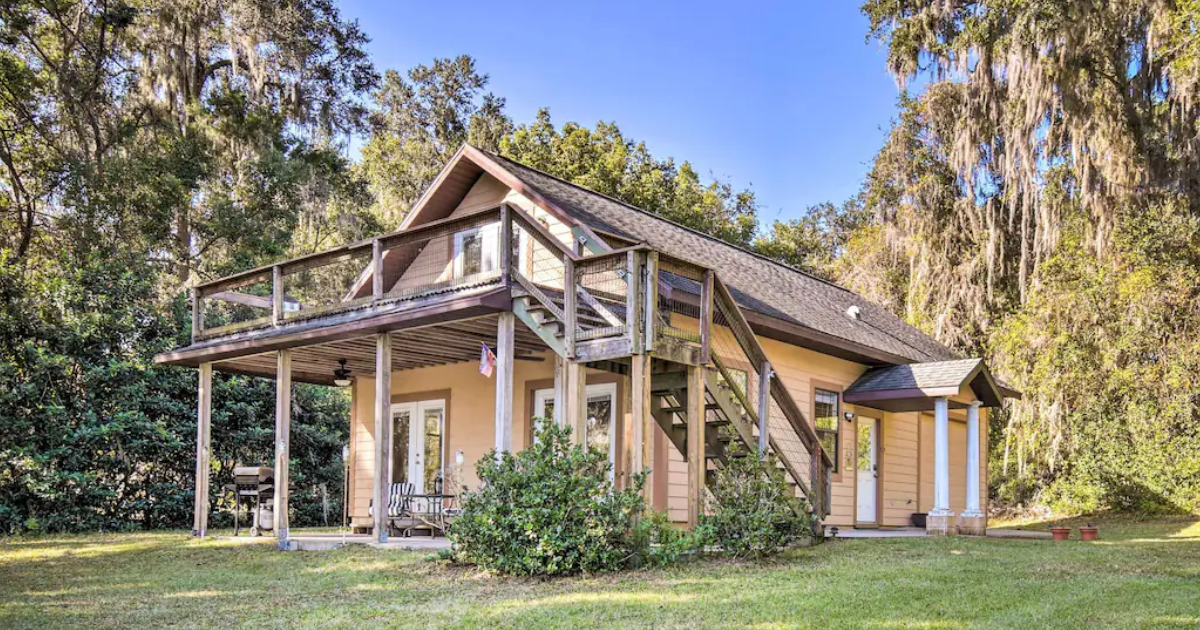Enjoy A Water-Filled Weekend At This Lakefront Cabin In Florida With ...