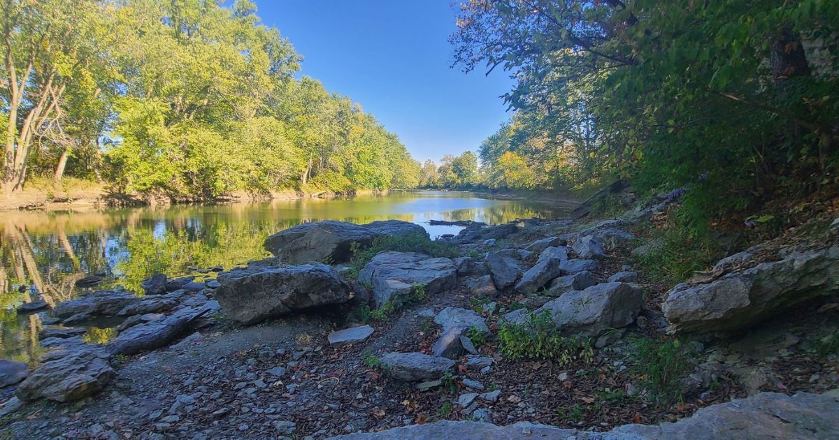 Visit The Fascinating, Little-Known Hanging Rock Reef In Indiana