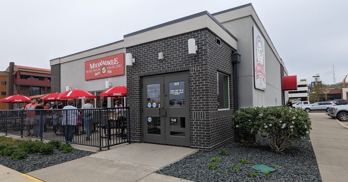 This Iconic Iowa Hot Dog Diner Is Part Of Midwest History And Still ...