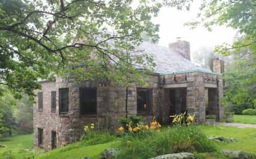 Bear's Den: Little-Known Hiking Destination In Virginia