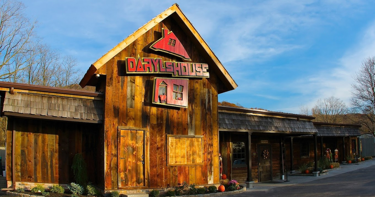 Daryl's House Club Is A Great Place For Food And Music In NY