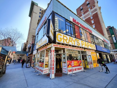 Gray's Papaya Makes The Best Hot Dog In New York City