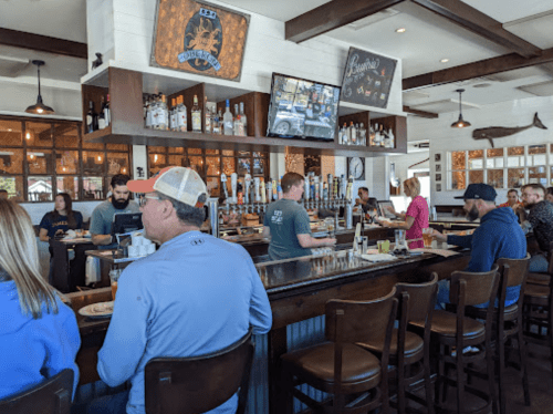 The Stray Dog Bar and Grill: Lakefront Dining in Michigan