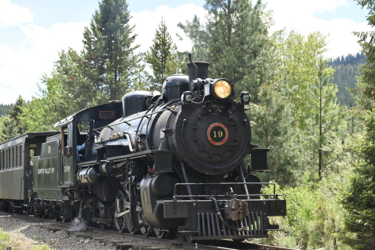 5 Scenic Train Day Trips in Oregon