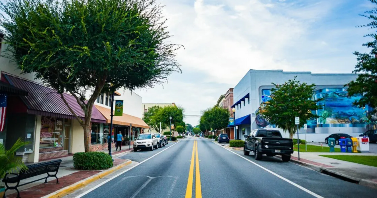 The Charming Small Town In Florida That’s Perfect For A Fall Day Trip