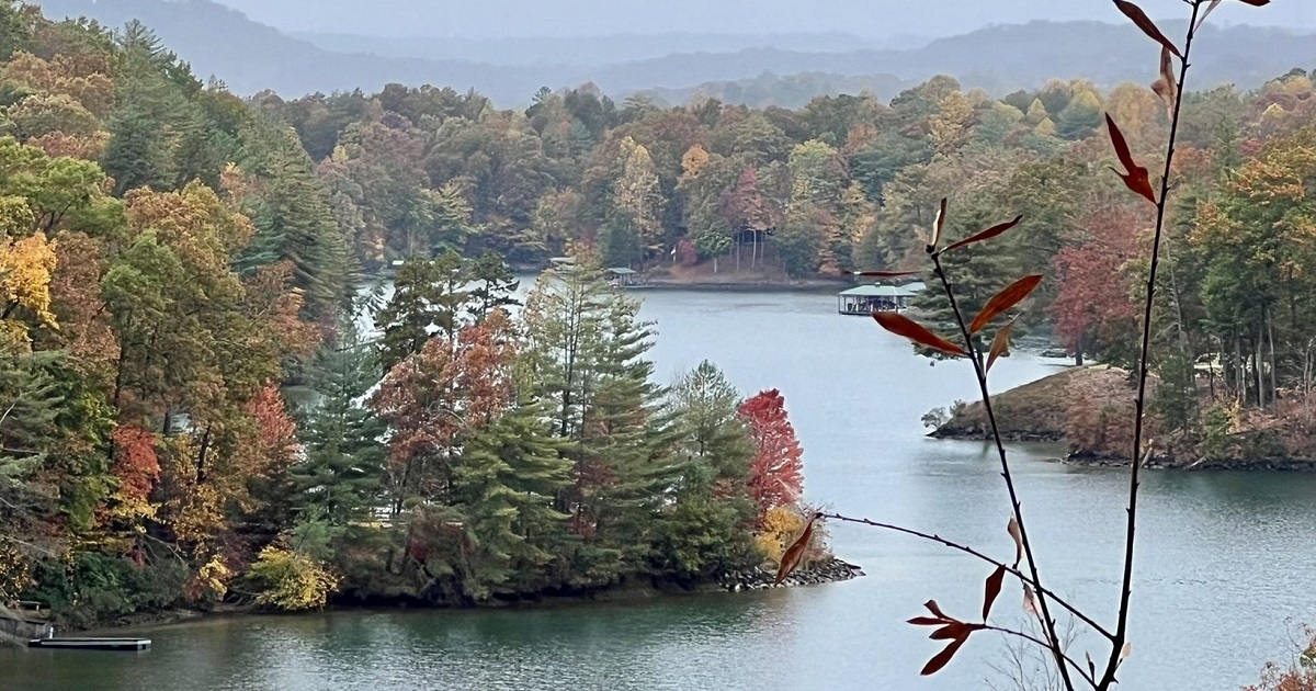 The Charming Small Town in South Carolina That’s Perfect For A Fall Day ...