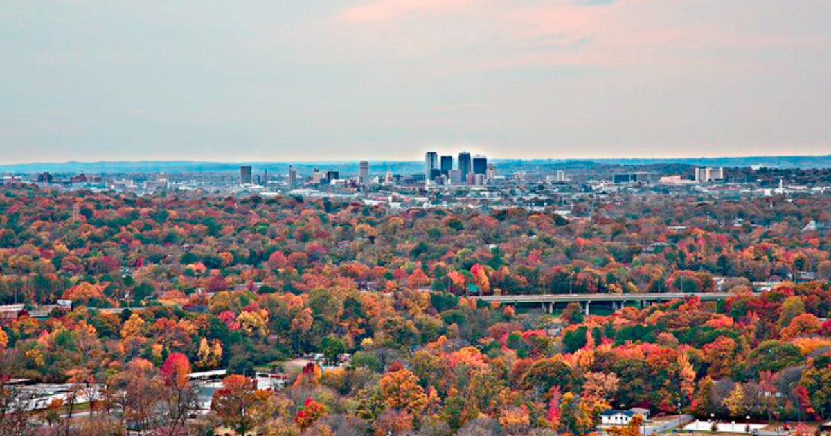 The Charming City In Alabama That’s Perfect For A Fall Day Trip