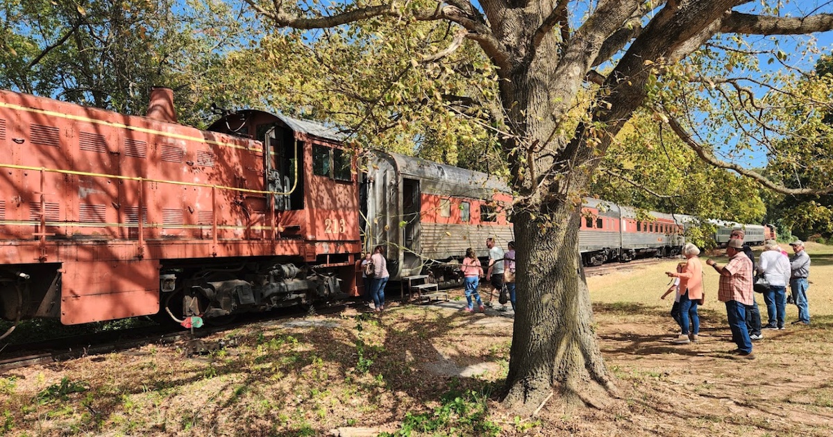 The Train Ride Through The Alabama Countryside That Shows Off Fall Foliage