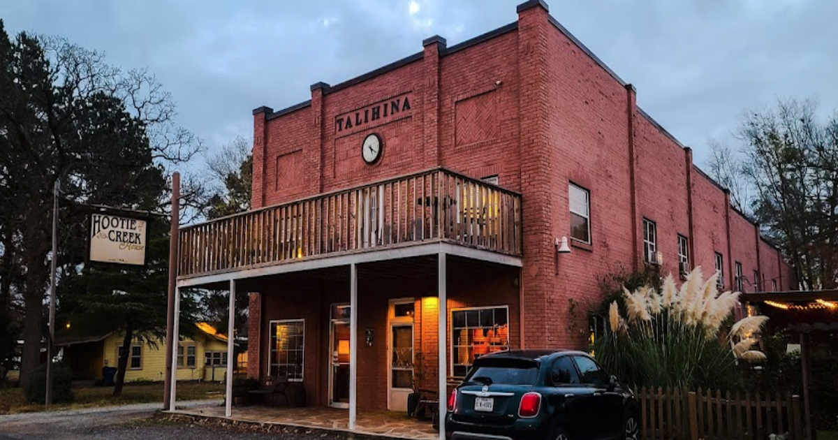 Hootie Creek Guest House: Historic Hotel In Talihina, Oklahoma