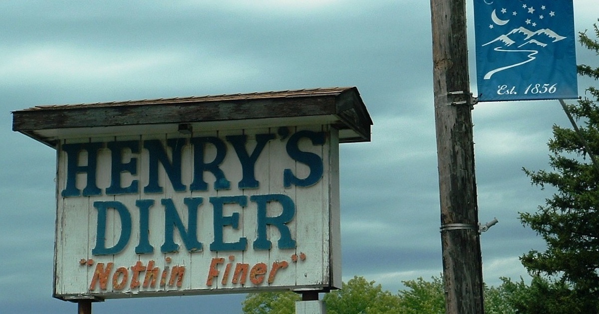 The Small-Town Diner Where Locals Catch Up Over Prime Rib And Sundaes