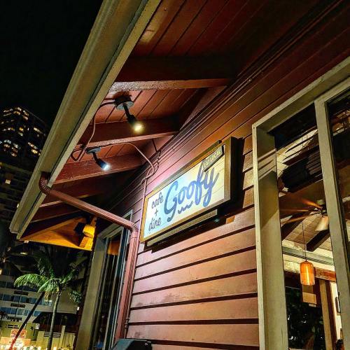 Local Restaurant In Hawaii: Goofy Cafe and Dine