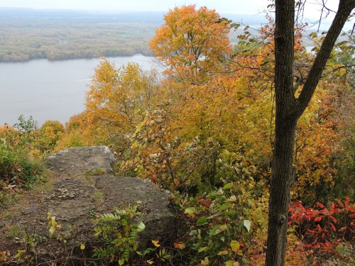 Dakota: A River Town And Ideal Autumn Destination In Minnesota
